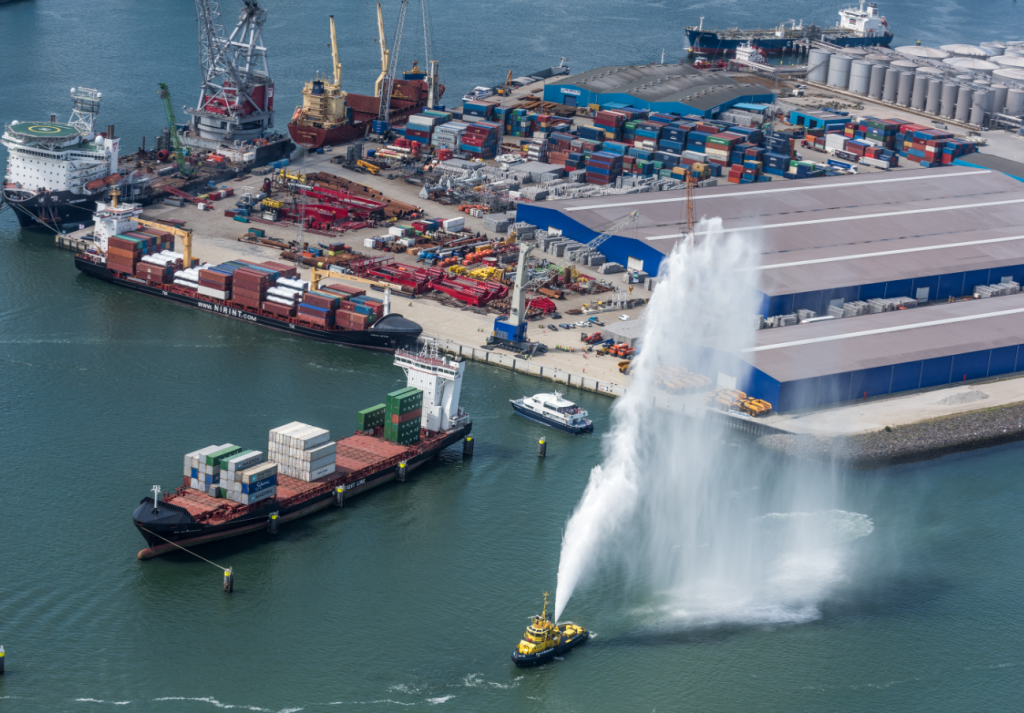 seaway-heavy-lifting-gets-more-elbow-room-at-rhenus-rotterdam-facility1 ...